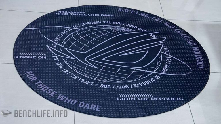 具有防滑效果，ROG Cosmic Mat 宇宙地墊動「腳」體驗 - BenchLife.info