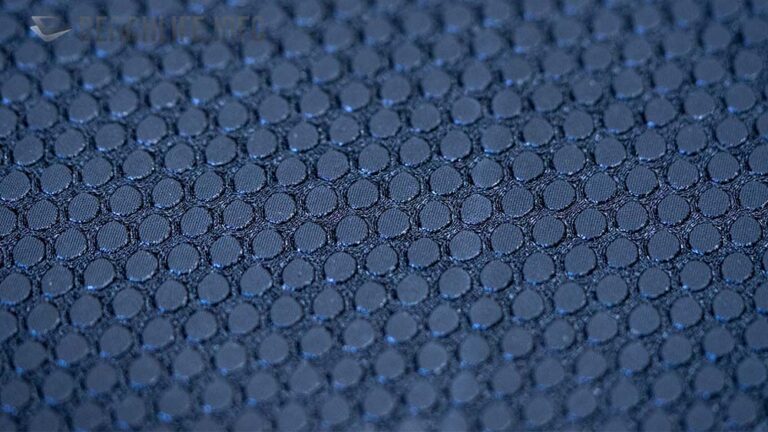 具有防滑效果，ROG Cosmic Mat 宇宙地墊動「腳」體驗 - BenchLife.info