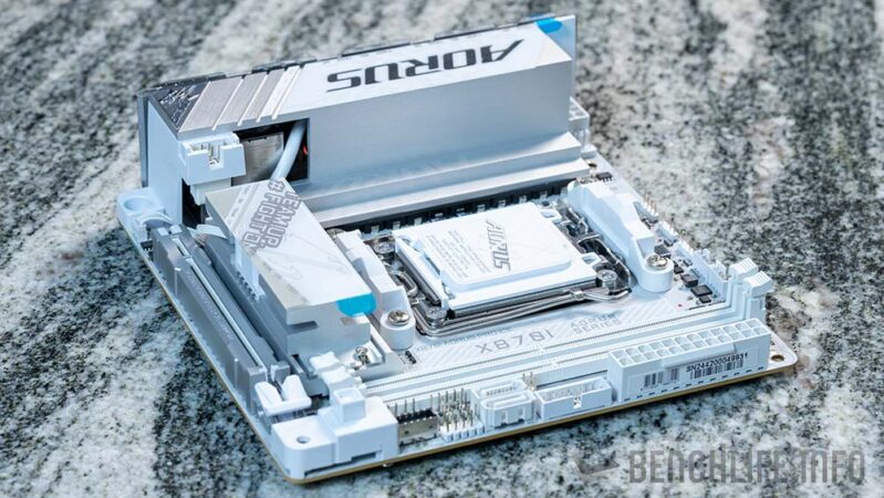 搭配 AMD Ryzen 7 9800X3D 處理器，ITX 主機板 GIGABYTE X870I AORUS PRO ICE 動手玩 ...