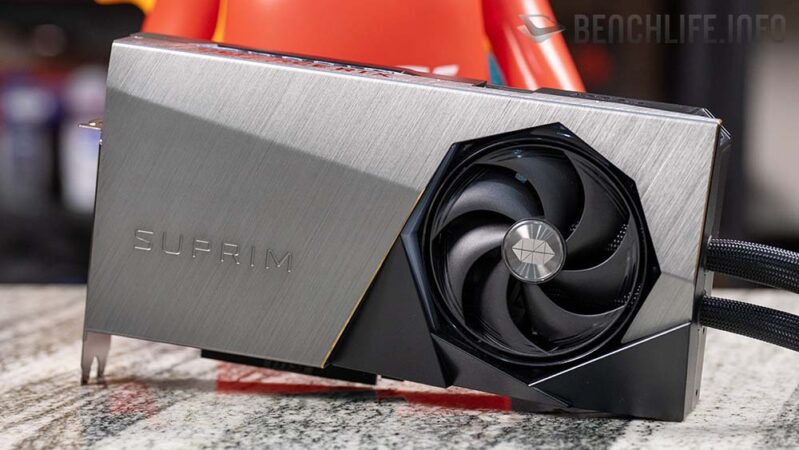 升級至 360mm 冷排與 7 葉 StormForce 風扇，MSI GeForce RTX 5090 32G Suprim Liquid ...