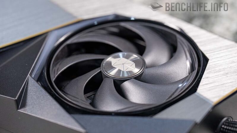 升級至 360mm 冷排與 7 葉 StormForce 風扇，MSI GeForce RTX 5090 32G Suprim Liquid ...