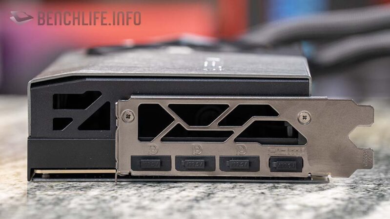 升級至 360mm 冷排與 7 葉 StormForce 風扇，MSI GeForce RTX 5090 32G Suprim Liquid ...