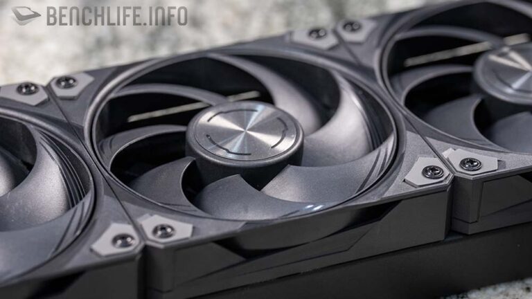 升級至 360mm 冷排與 7 葉 StormForce 風扇，MSI GeForce RTX 5090 32G Suprim Liquid ...